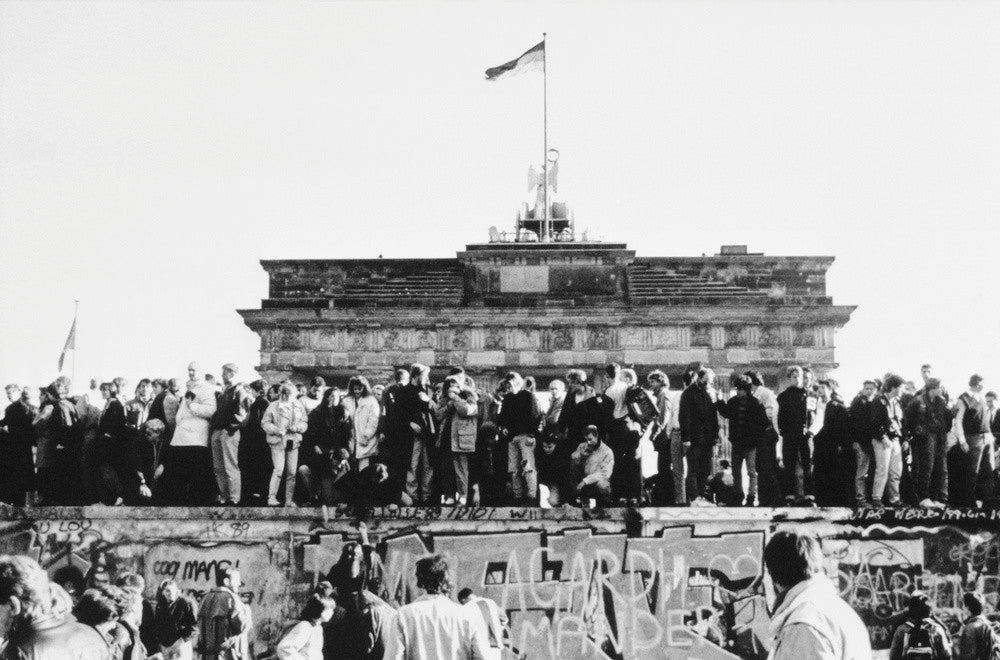 Berlin Wall celebrations at the Brandenburg Gate – IWM Prints