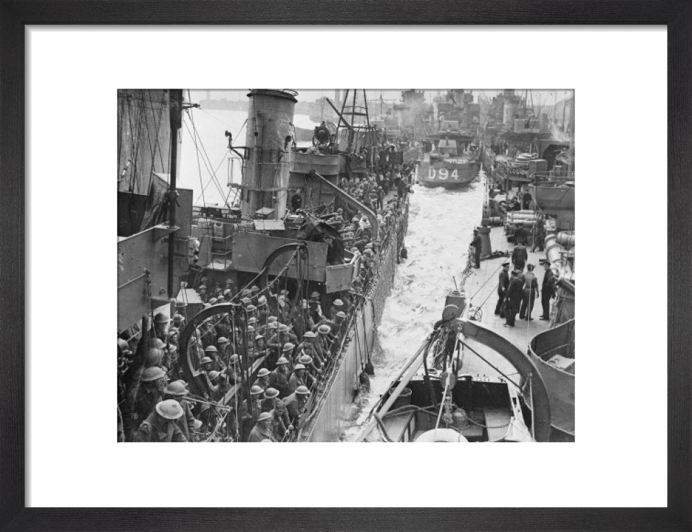 Destroyers filled with evacuated British troops berthing at Dover, 31 ...