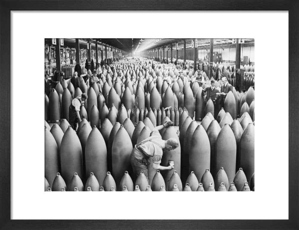 Munition workers painting shells at the National Shell Filling Factory ...