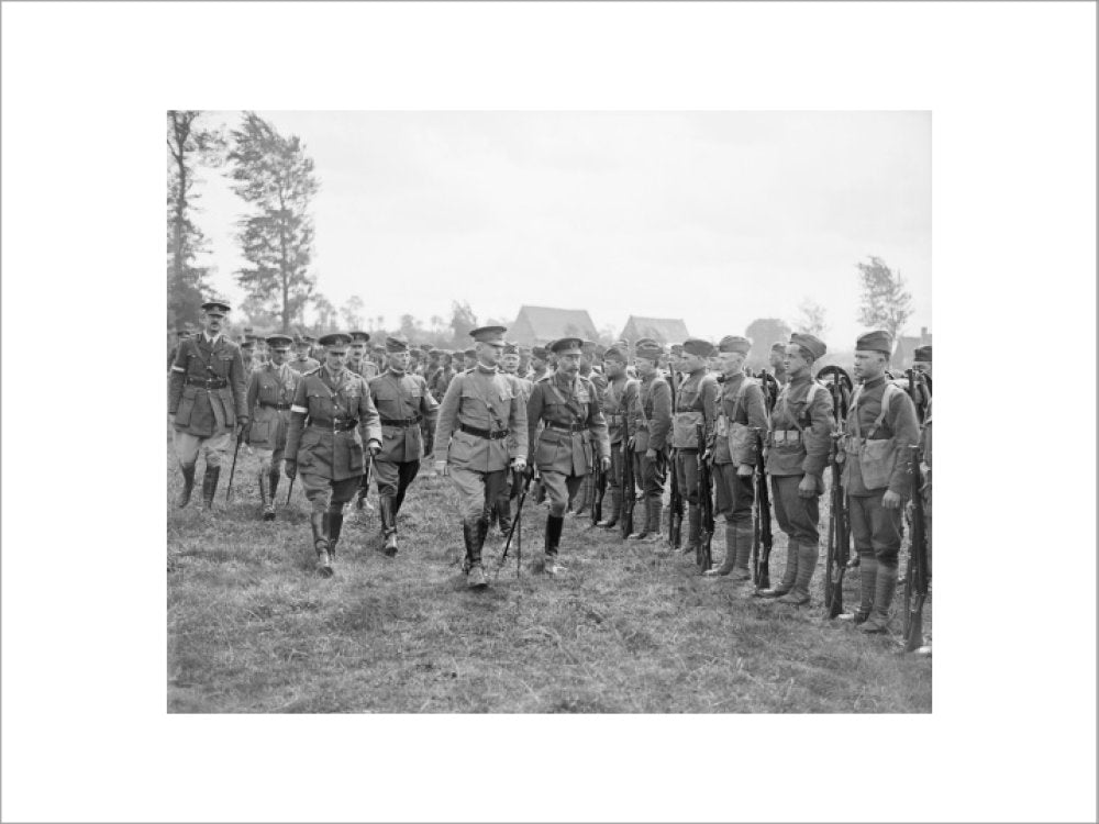 The King with General Lewis, inspecting troops of the American 30th Di ...