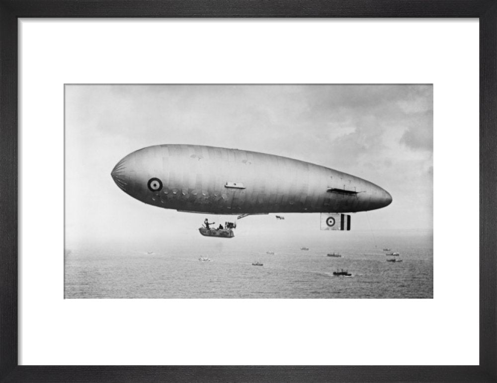 A Zero Non Rigid Airship escorts a convoy – IWM Prints